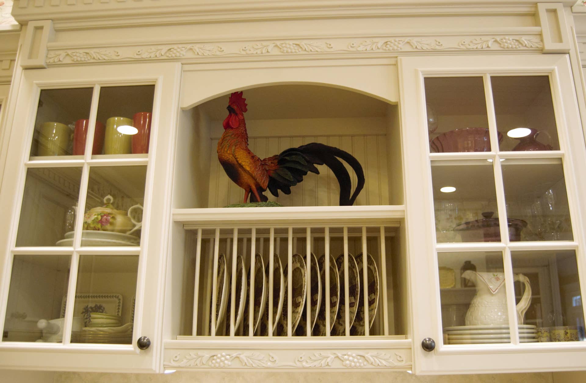 22 White Kitchen Cabinet Ideas That Are Anything but Boring - Parade ...