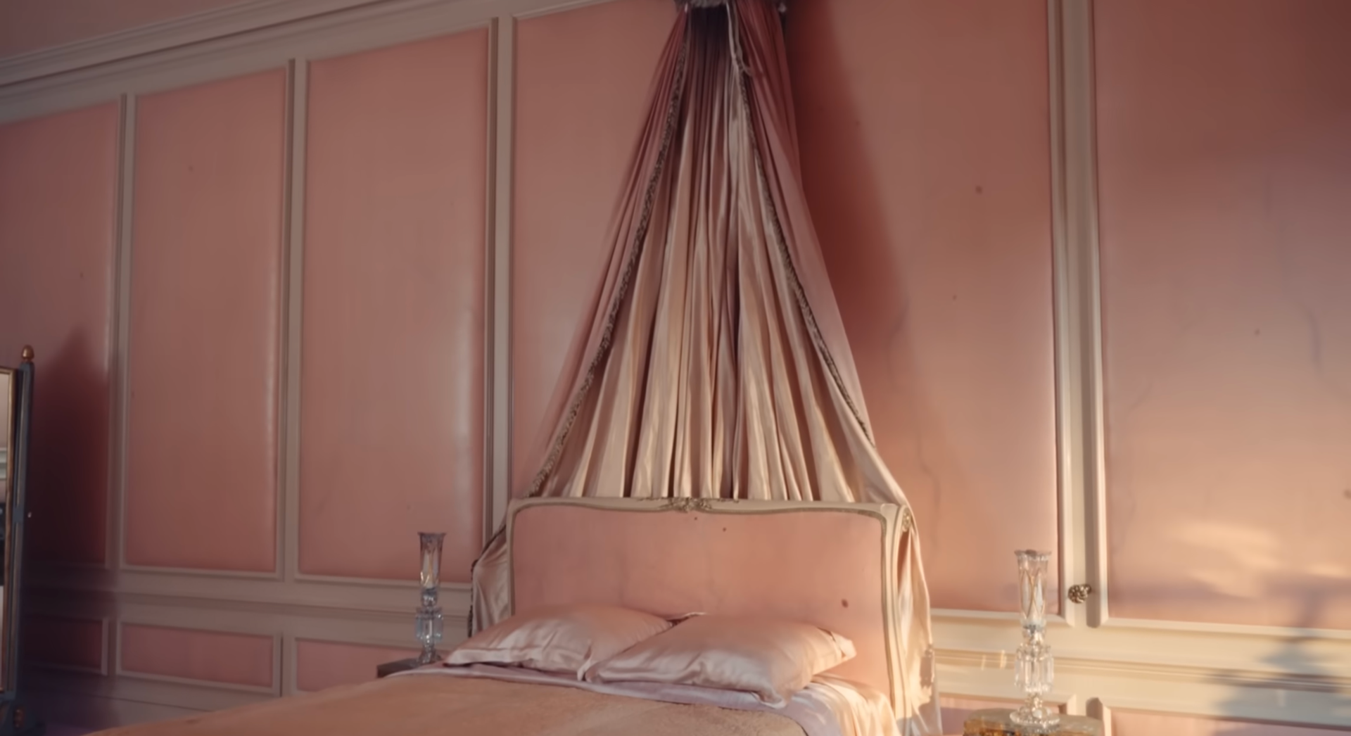 Margot Robbie Shares Tour of Cathy’s Regency House From 'Wuthering ...